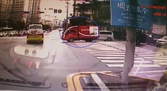 119구급차 사고 부른건 횡단보도에 정차한 택배차