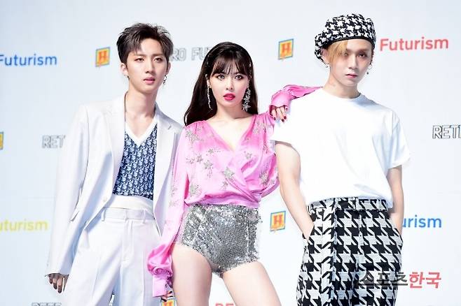 트리플h 레트로 느낌 가득