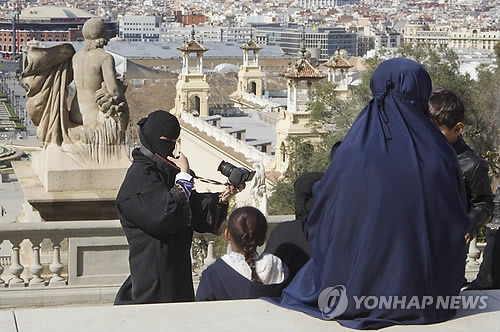 히잡과 부르카 니캅까지이슬람 여성 복장 유래와 차이는