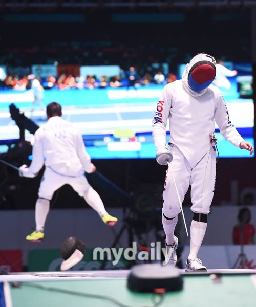 세계 1위 男펜싱 에페 준결승서 중국에 역전패4연패 좌절