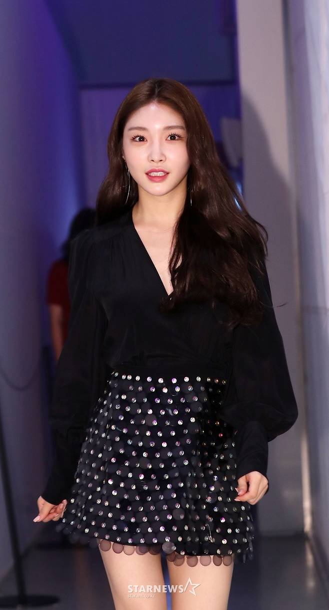 포토 청하 점점 다가오는 중