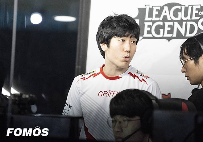 포토 그리핀 김대호 롤챔스 우승 이제 한 세트다