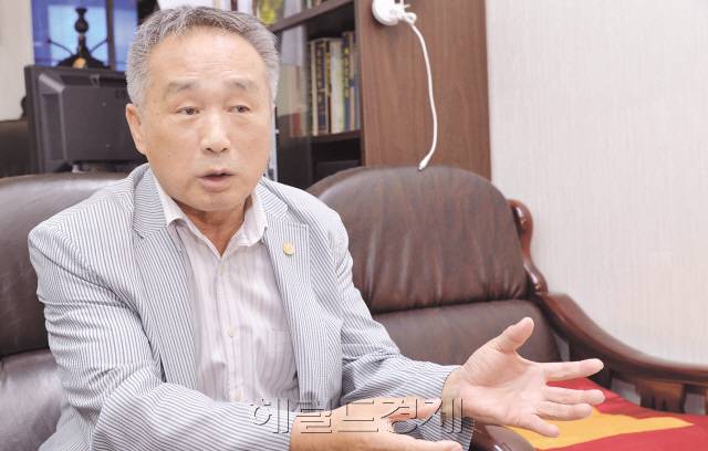 서정택 성균관 전례위원회 위원장 인터뷰 홍동백서 근거없어차례상은 분수에 맞게 차리면 됩니다