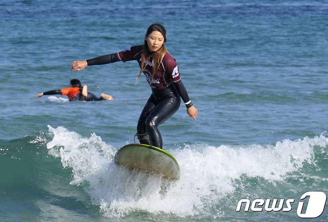 양양서핑 페스티벌 개막 파도타는 서퍼