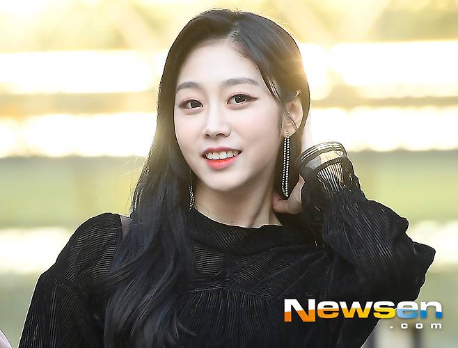 러블리즈 지수 가을햇살에 빛나는 미모 포토엔hd