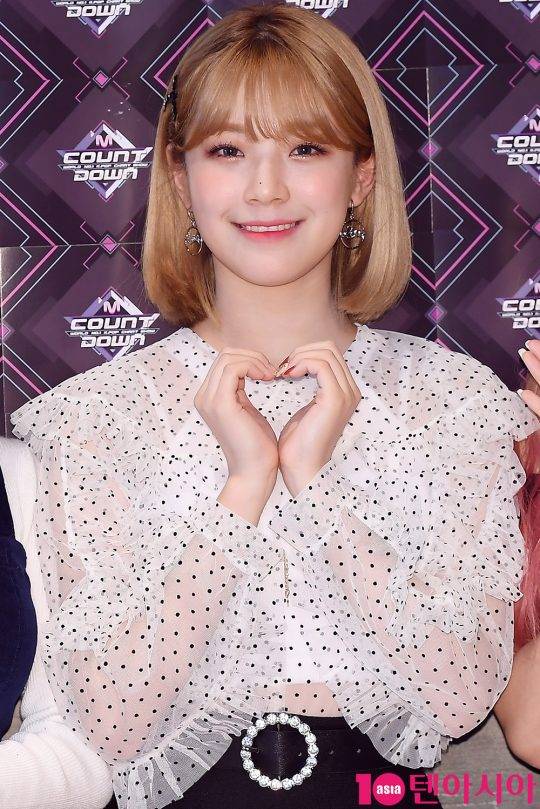 [TEN PHOTO] 프로미스나인 백지헌 '달달한 꽃미소'