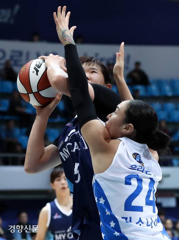 김소니아의 끈질긴 마크 경향포토