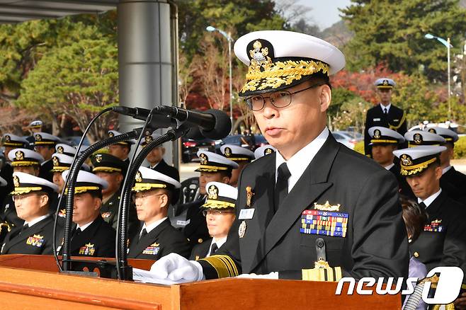 취임사 하는 이성환 해군교육사령관