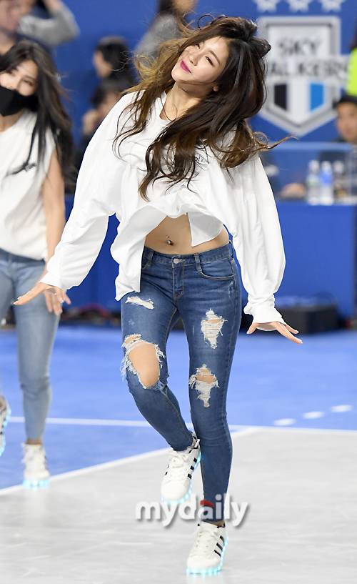 Md화보 민망하여라치어리더 김연정 예기치 못한 속살 노출