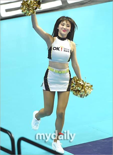 Md화보 치마가 벌어질 정도야치어리더 탄탄한 허벅지