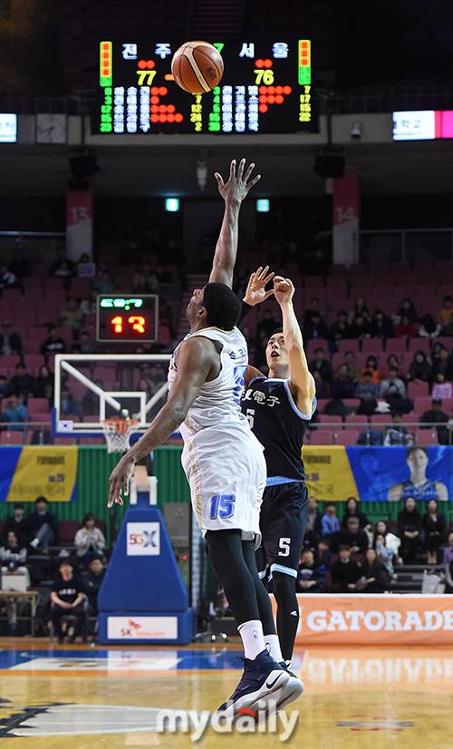 '이관희 4Q 맹활약' 삼성, KCC 잡고 9연패 탈출