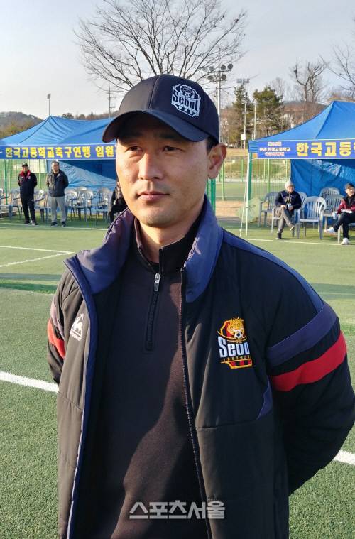 선수에 이어 감독으로 우승28년만에 춘계고교연맹전 정상에 오른 명진영 감독