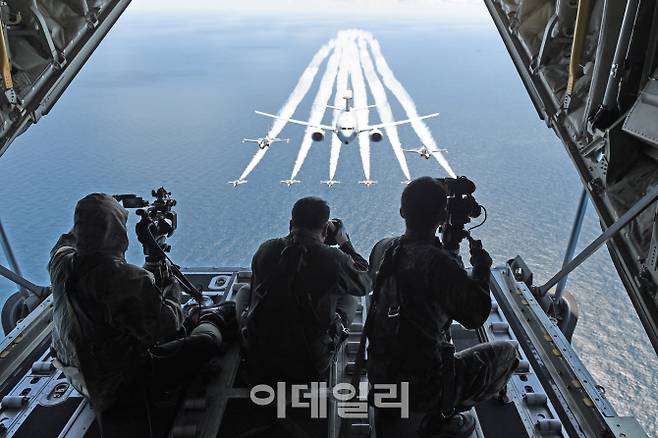 단 4명의 공군 항공촬영사 적에겐 전율을 국민에겐 믿음을