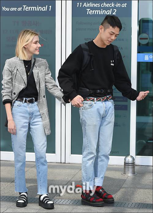 Md화보 접착제 붙여놨어빈지노·미초바 손 꼭 잡고 애정 행각