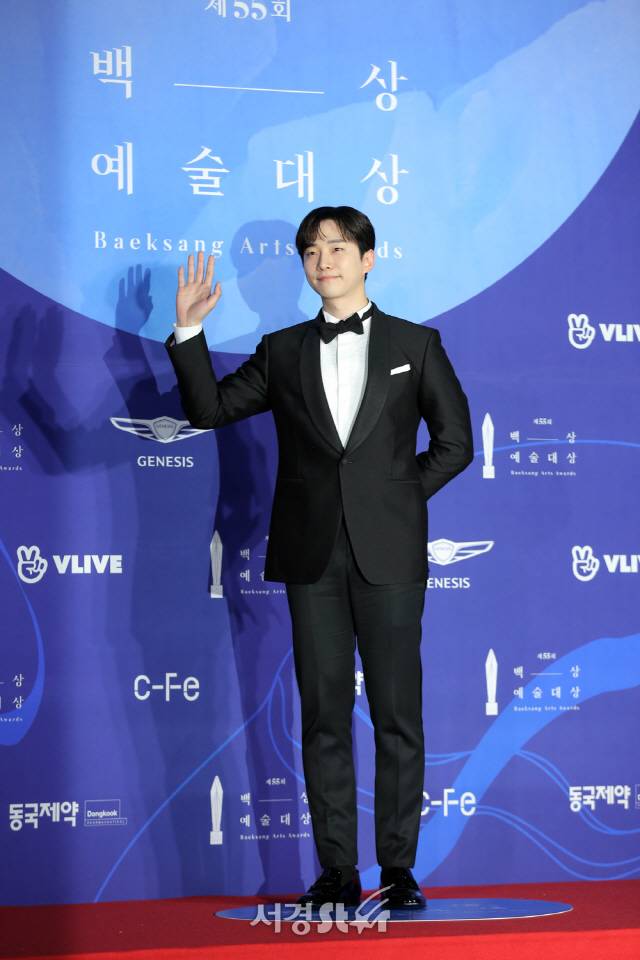 이준호 심쿵 손인사 백상예술대상