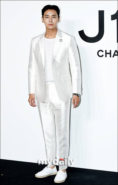 Md포토 주지훈 훈훈한 올 화이트
