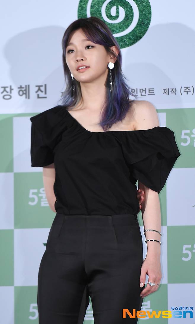 박소담 한 쪽 어깨만 노출[포토엔hd]