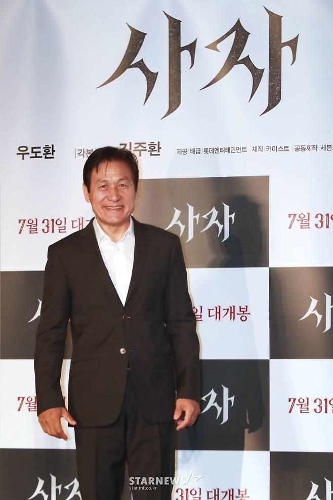 포토 안성기 구마사제로 돌아왔어요