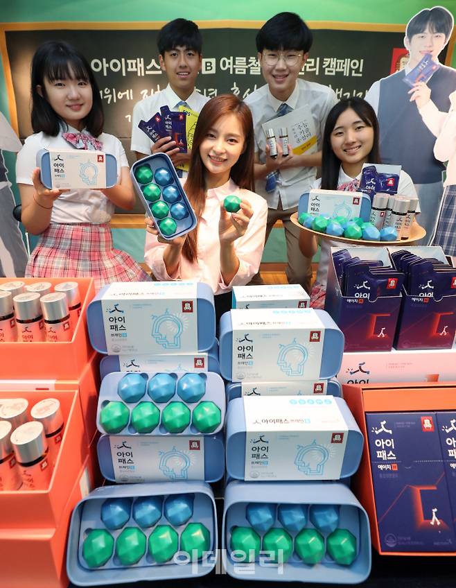 포토 무더위에 지친 수험생 정관장 아이패스 브레인 으로 건강 챙기세요