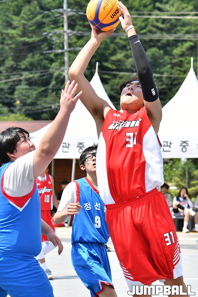 [JB포토] KXO 언페어 '골밑에선 무섭지 않아'