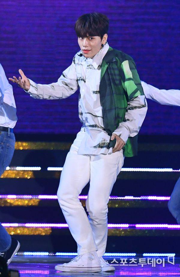 [ST포토] JBJ95 상균, 무대 위를 놀이터처럼 (2019 케이월드페스타)