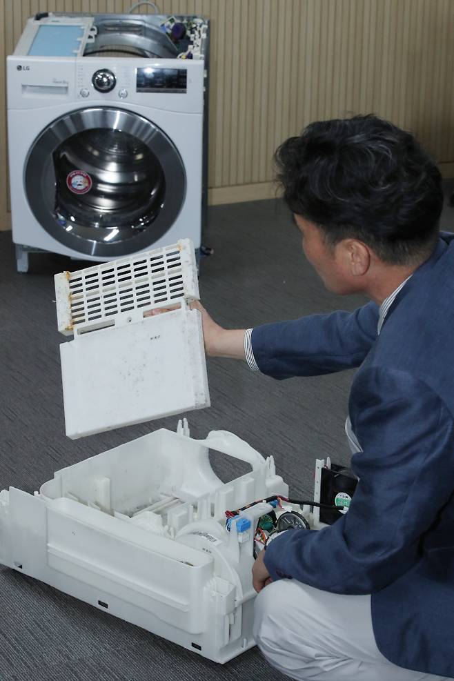 먼지 낌 논란 Lg 의류건조기 145만대 전량 무상수리 결정