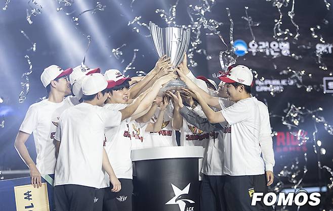 Lck 결승 도장깨기 대성공 Sk텔레콤 그리핀 꺾고 V8 달성종합