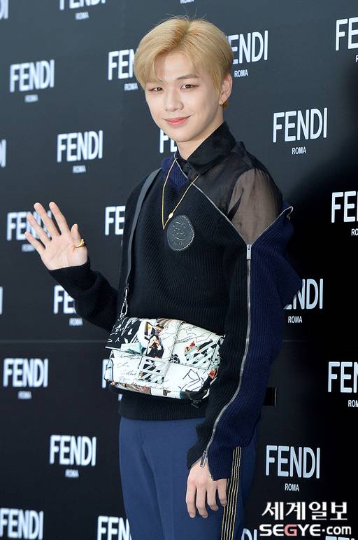 포토 강다니엘 해맑은 미소