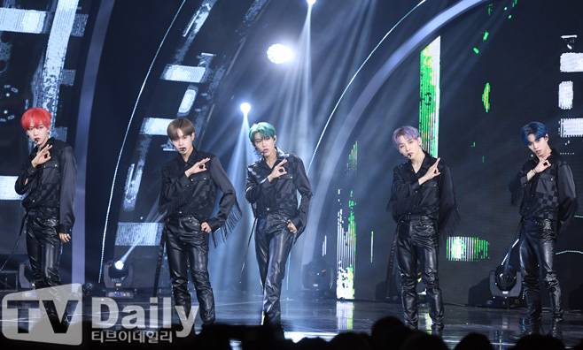 [TD포토] AB6IX '화려한 무대'