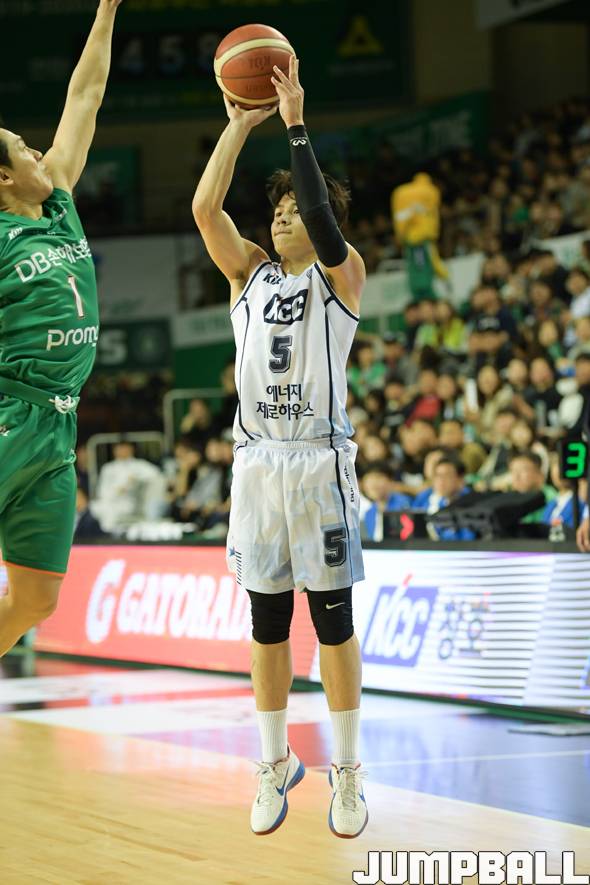 'Ace of Ace' 이정현 앞세운 KCC, DB 꺾고 3연패 탈출..첫 전 구단 상대 승리