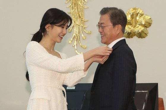 서소문사진관 수지가 거기서 왜 나와 청와대에 간 가수 수지