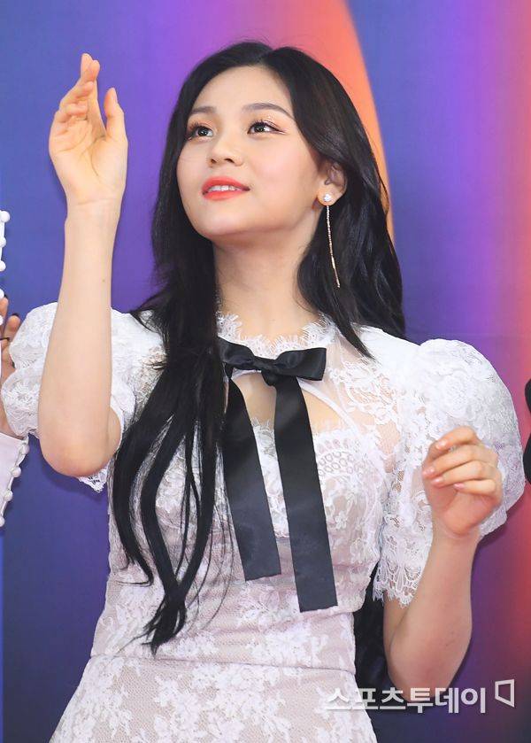 St포토 여자친구 엄지 아련한 손짓