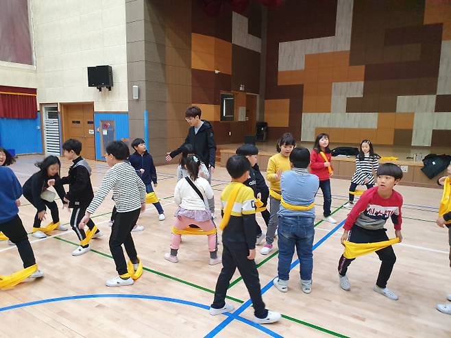 기획 잘 놀아야 잘 큰다④ 시리즈 끝 거꾸로 가는 초등 저학년 체육수업 대안은 없을까