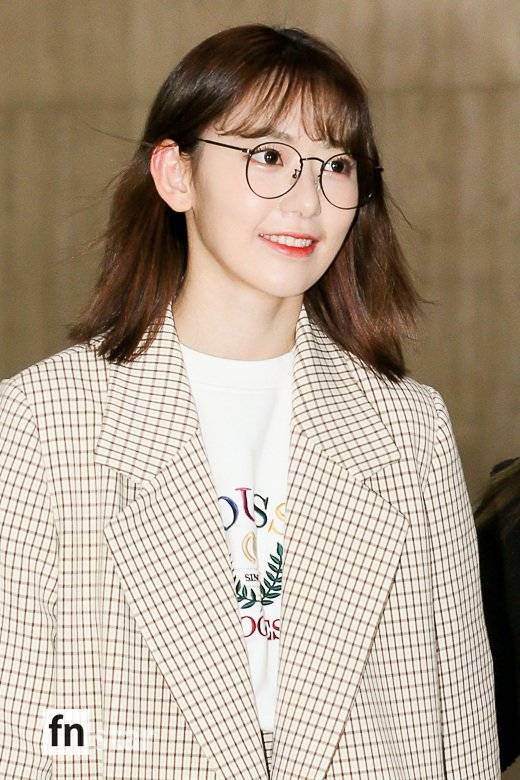 포토 아이즈원 미야와키 사쿠라 귀여운 안경꾸라