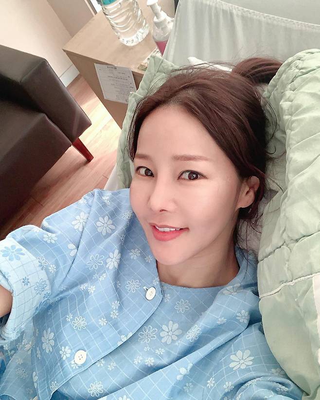 가수 미나 발목 철심 제거 수술받아 임신 준비 때문에 미뤘었다