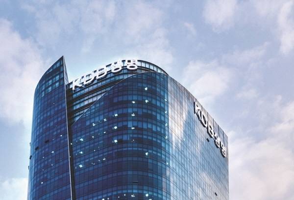 KDB in talks with local PEF to sell life insurer