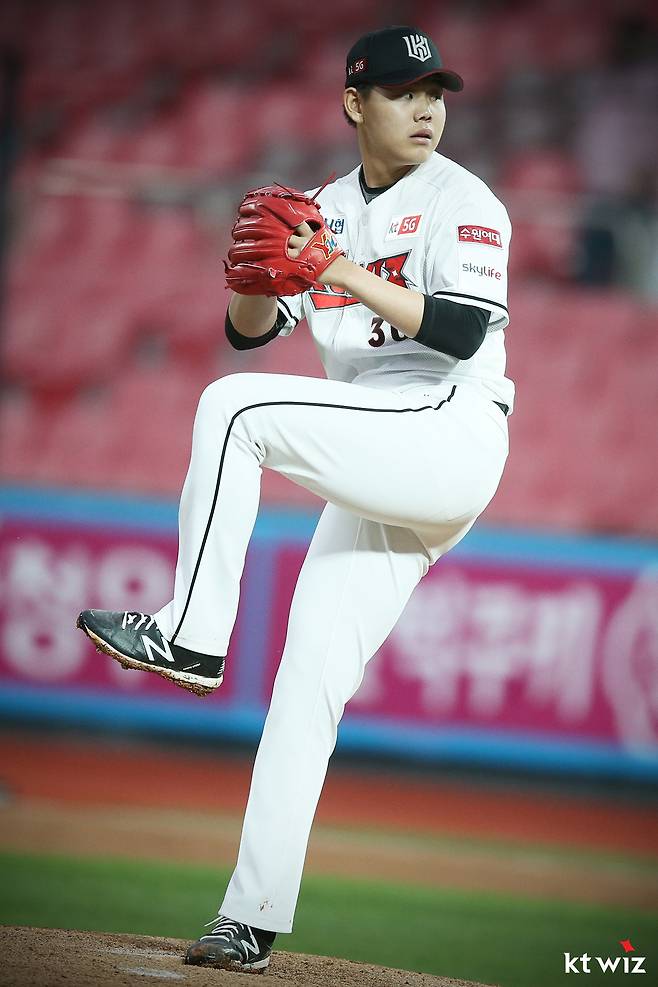 '소형준 3승' KT, KIA에 6-5 역전승..위닝시리즈