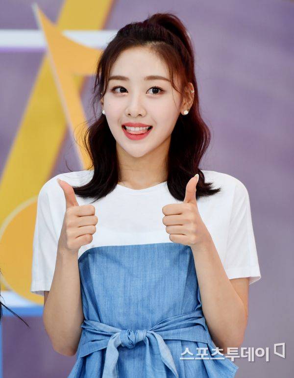 St포토 이달의 소녀 이브 사랑스럽게