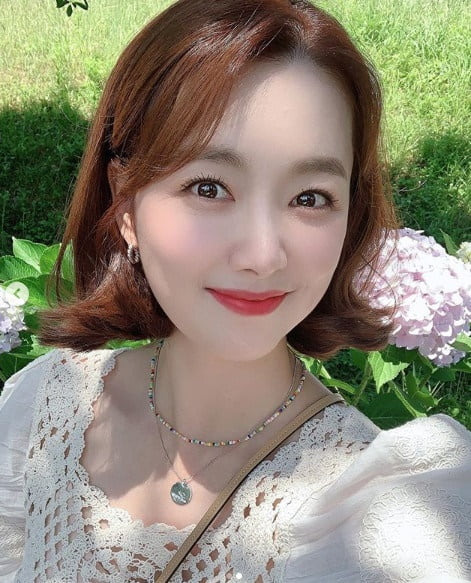 수국보다 더 예쁘네 소이현 더위 날리는 미소