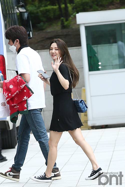 [bnt포토] 소녀시대 효연 '상큼한 손인사'