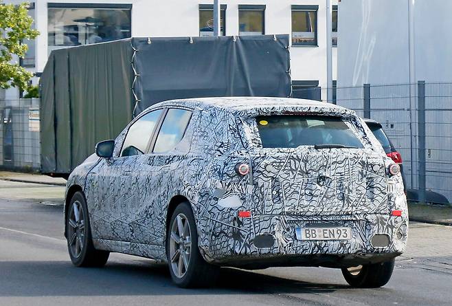 '700km 주행가능' 벤츠 EQS SUV 내외부 특징은? | 더드라이브