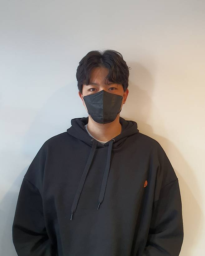 더쿠 길었던 머리 싹둑장발 투수 김원중 소아암 환아 기부한다