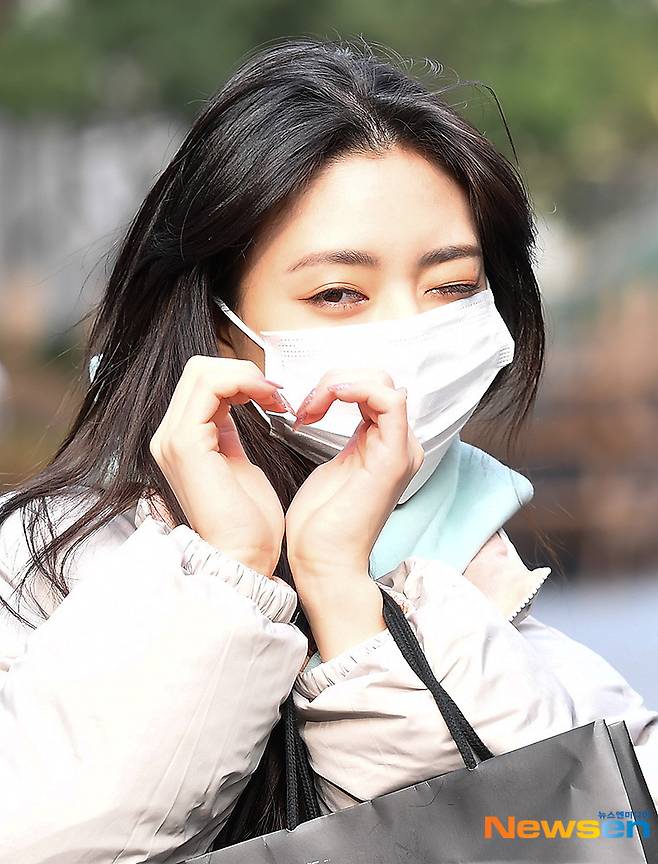 itzy Yuna , Hearts with a deadly wink