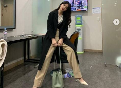 Hyon-kyong Um, a Waiting room Selfie who showed off her doll beauty ...