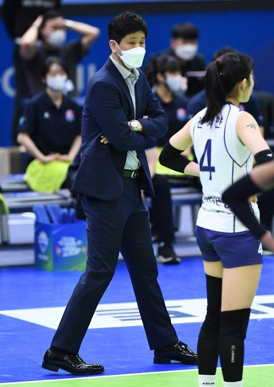 오피셜 도로공사 김종민 감독과 내년에도 함께 한다