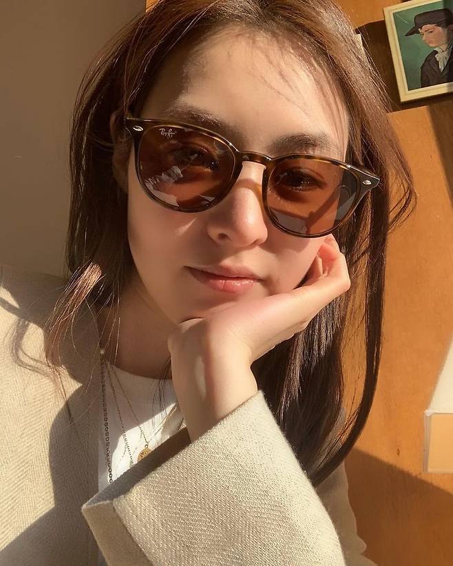 Lee Yeon-hee , a neat Beautiful looks "warm sunshine" after marriage
