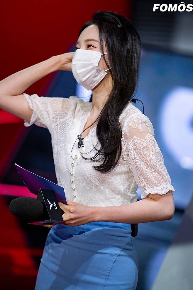 포토 Lck 방송 인터뷰 준비하는 이정현 아나운서