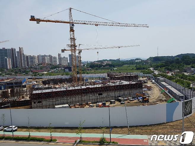 이슈점검 청주 아이파크 아파트 지하주차장 둔갑한 지상주차장 논란 다음뉴스