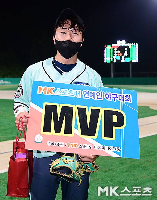 브로맨스 이규화 '경기 MVP에 선정' [MK포토]