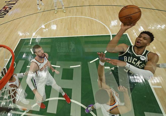 아데토쿤보 41점밀워키 Nba 챔피언전 반격의 1승